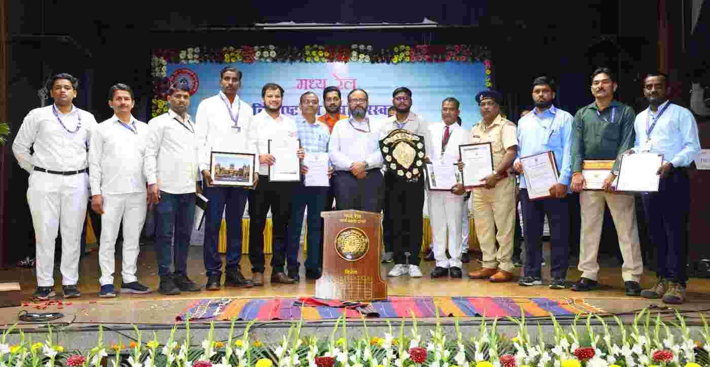 सोलापुर रेलवे की ऐतिहासिक उपलब्धि: 9 जांबाज रेलकर्मियों ने जीता ...