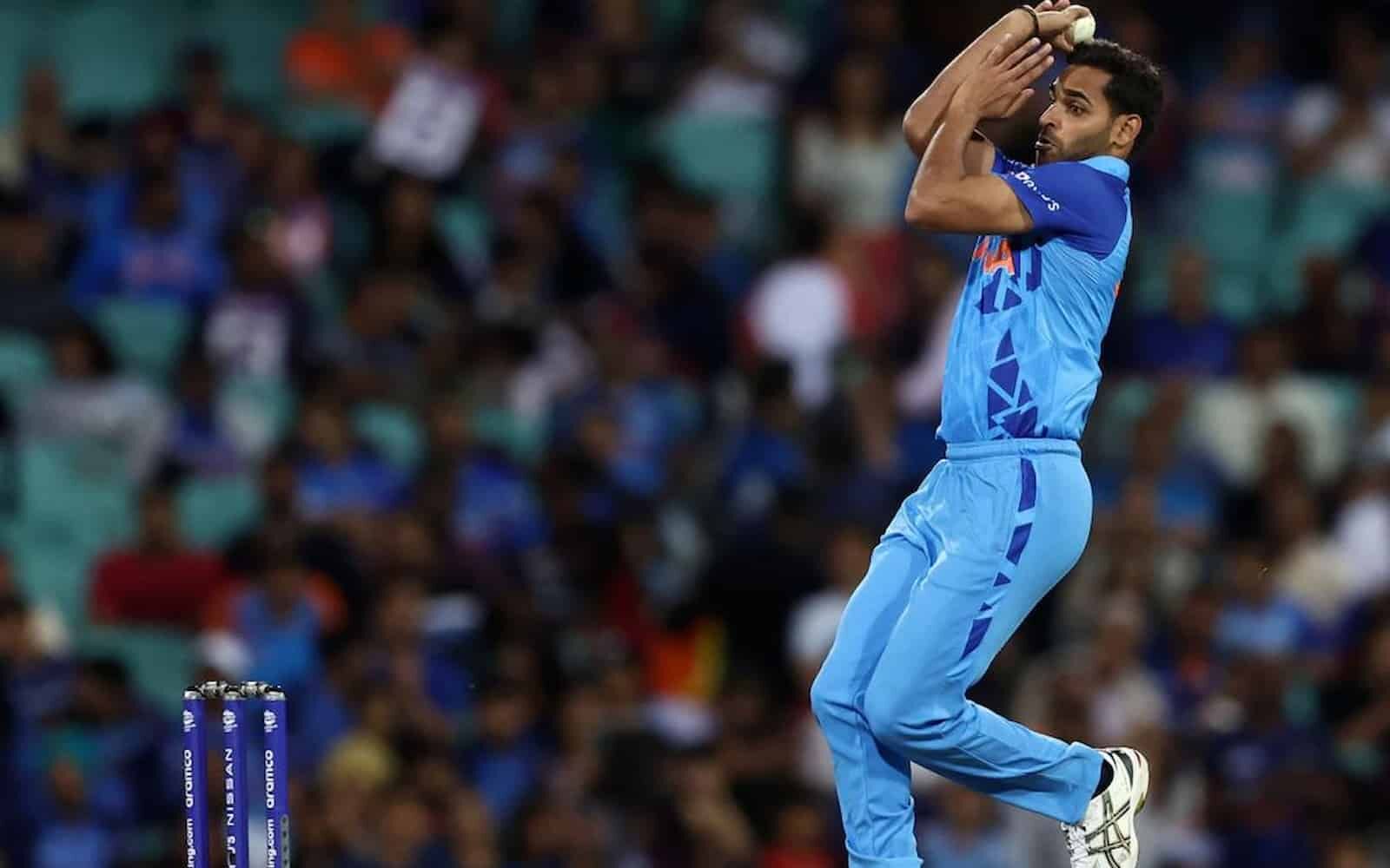 कौन हैं Bhuvneshwar Kumar Singh? स्विंग के जादू से बल्लेबाज़ों को ...