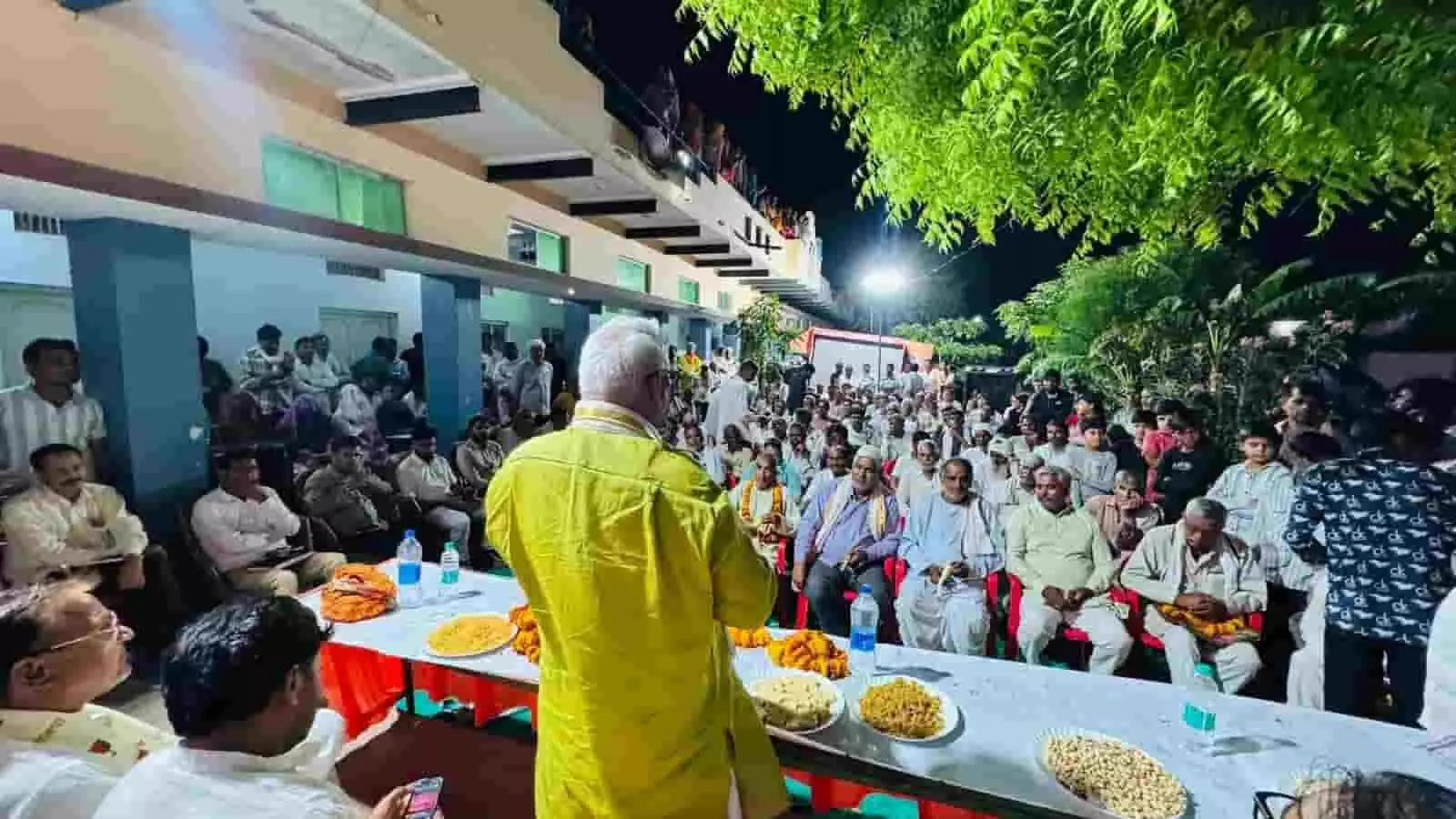 गृह राज्य मंत्री जवाहर सिंह बेढ़म ने नगर के दौराला में की रात्रि चौपाल ...