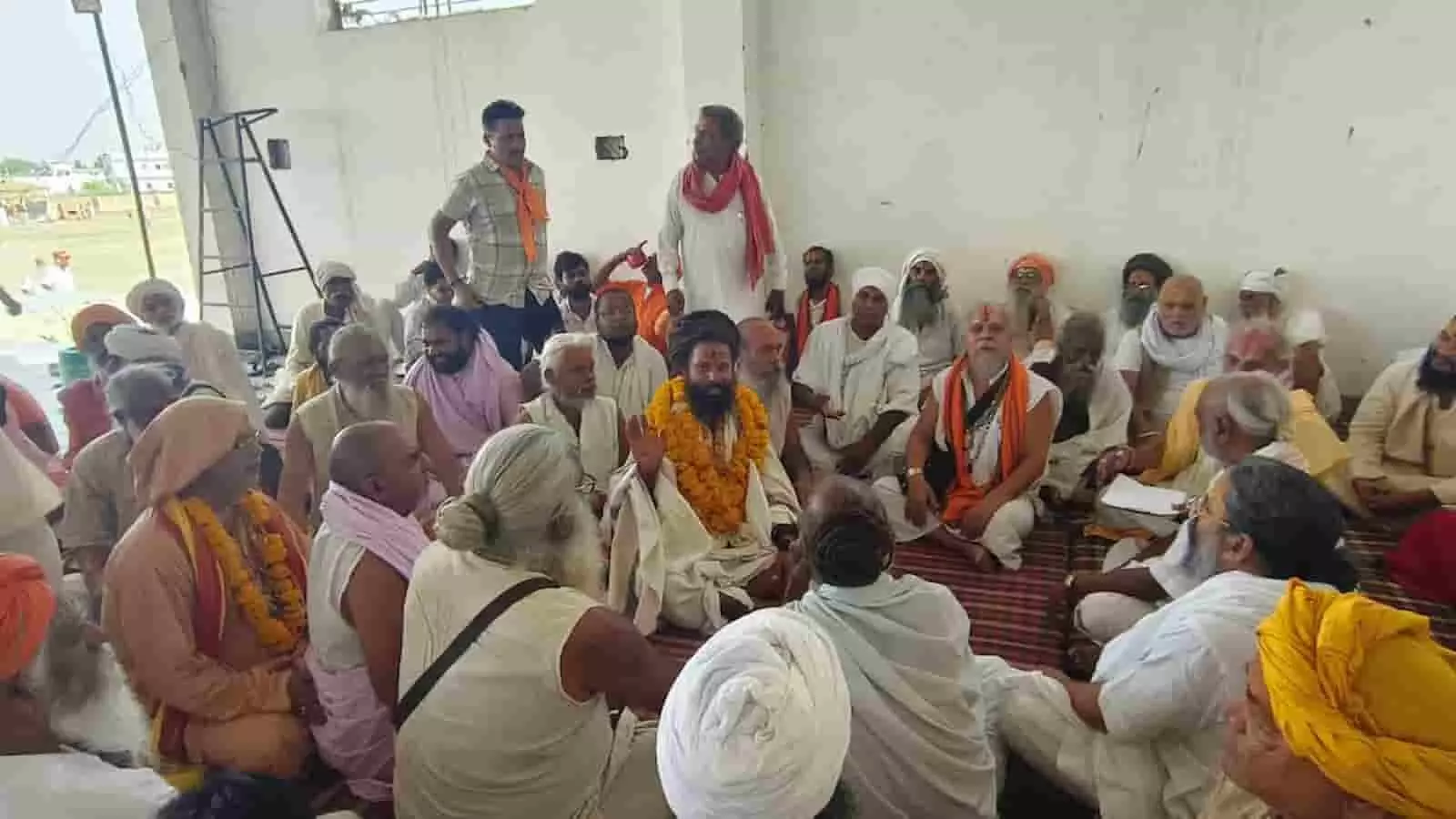 आमेट में मनोकामना सिद्ध हनुमान मंदिर के महंत नन्दादास महाराज की चादर ...