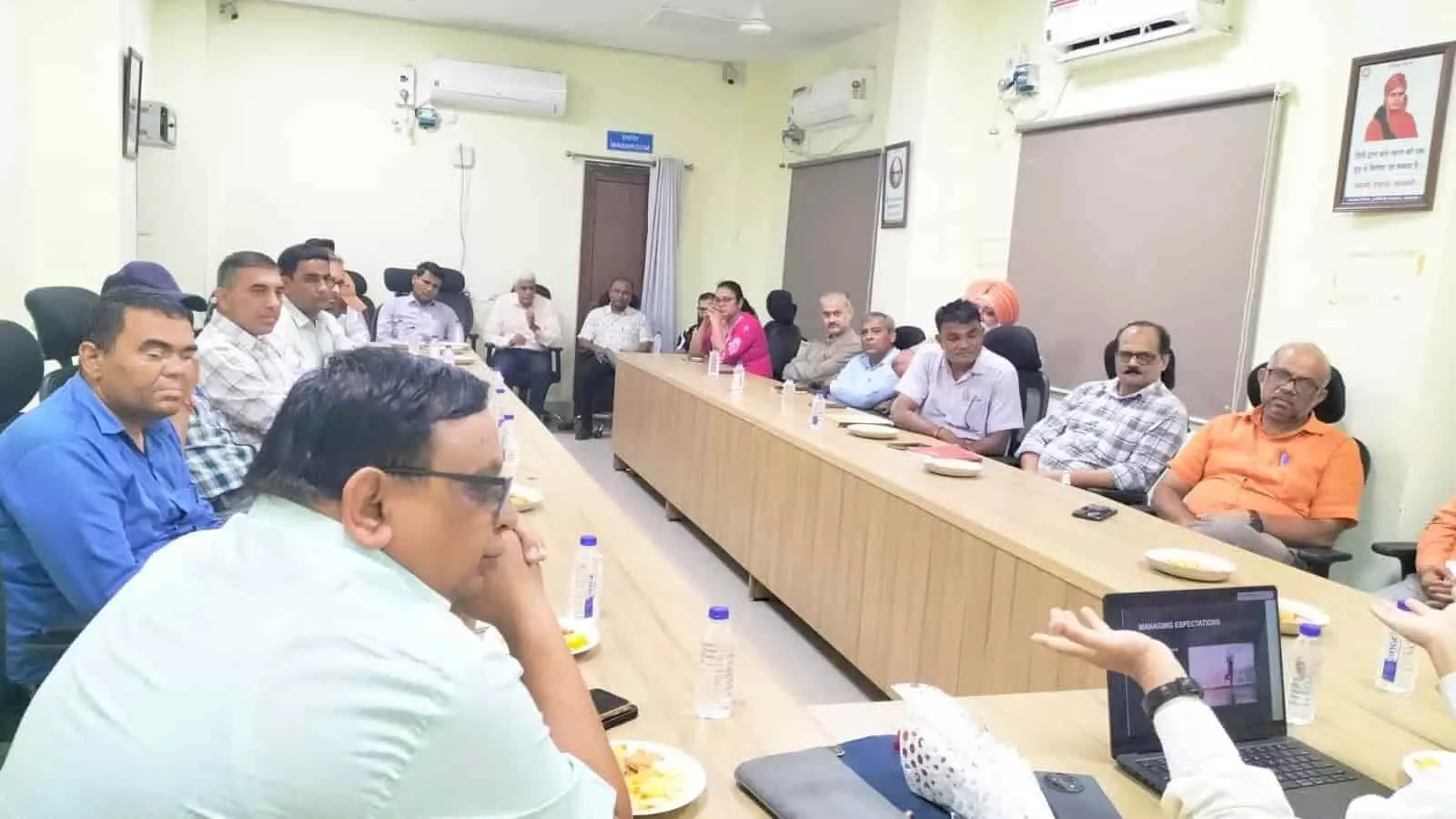 पश्चिम रेलवे: साबरमती में रेल कर्मियों के लिए तनाव प्रबंधन सत्र आयोजित ...