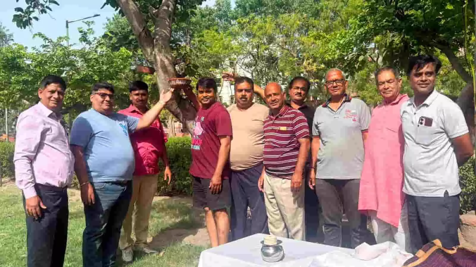 आमेर रोड विकास समिति ने पक्षियों के लिए परिंडे वितरित किए | Amer Road ...