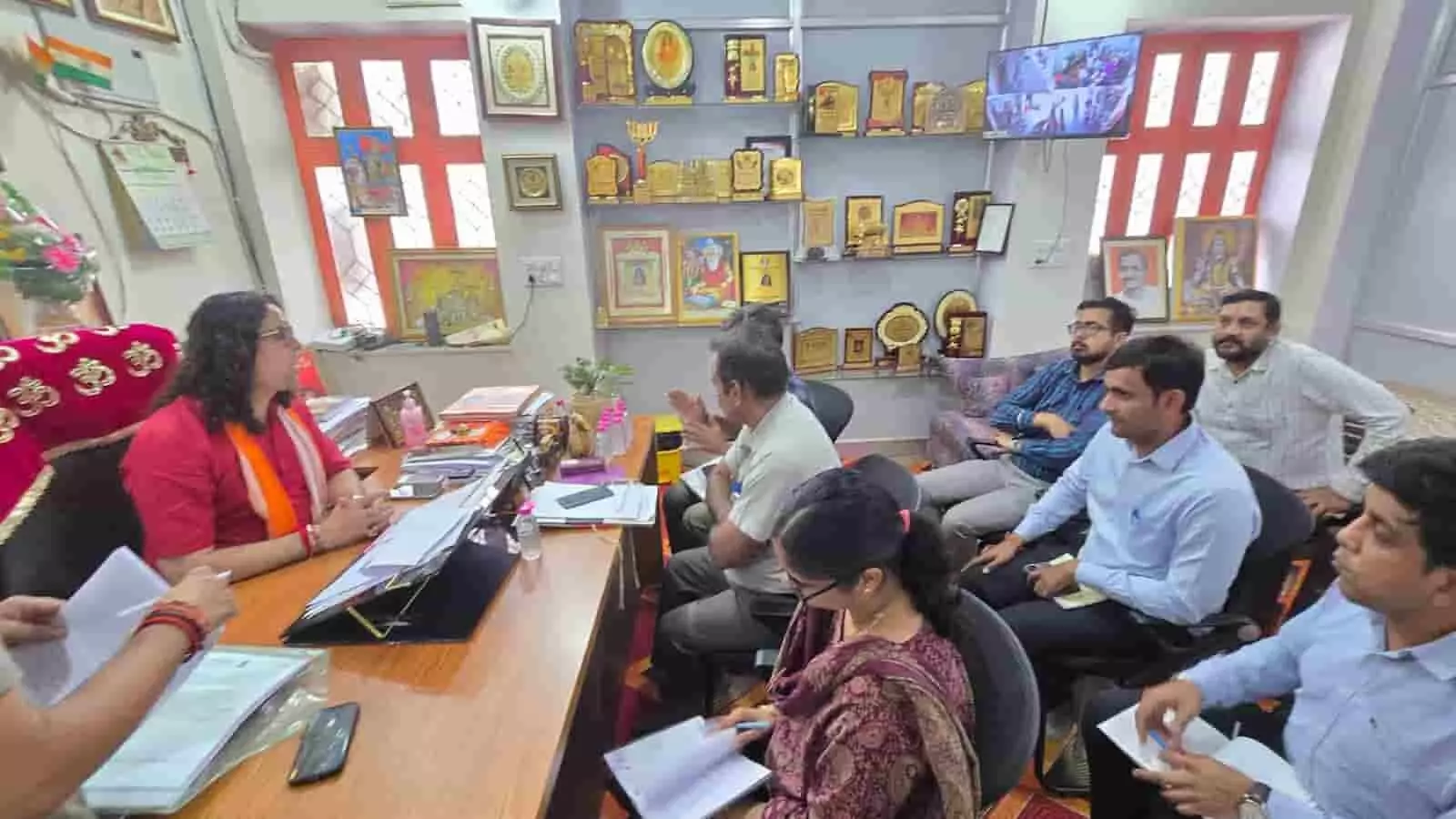 हवामहल विकास कार्य: विधायक बालमुकुंदाचार्य ने जेडीए अधिकारियों के साथ ...