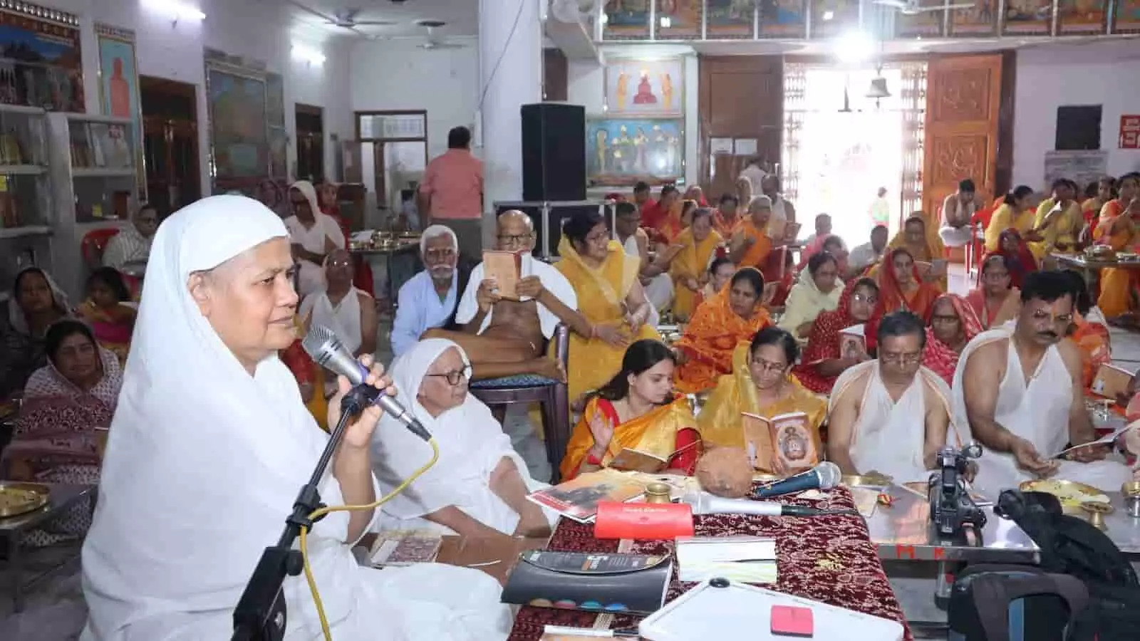 कोटा में आर्यिका स्वस्ति भूषण माताजी की धर्मसभा, चातुर्मास का निवेदन ...