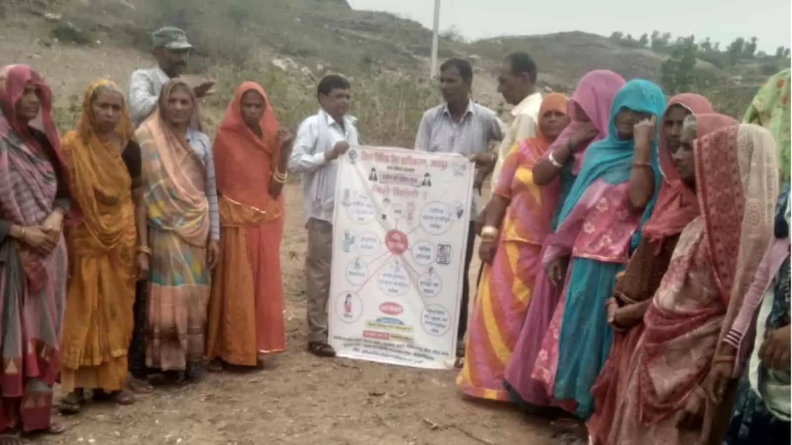 विश्व बाल श्रम दिवस पर जागरूकता शिविर, श्रमिकों को बताए अधिकार और ...