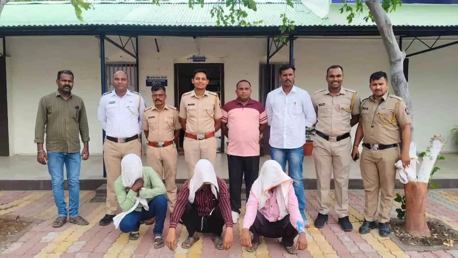 बीमार दोस्त के घर चोरी करने वाले तीन आरोपी गिरफ्तार, शिरखेड पुलिस ने 24 ...