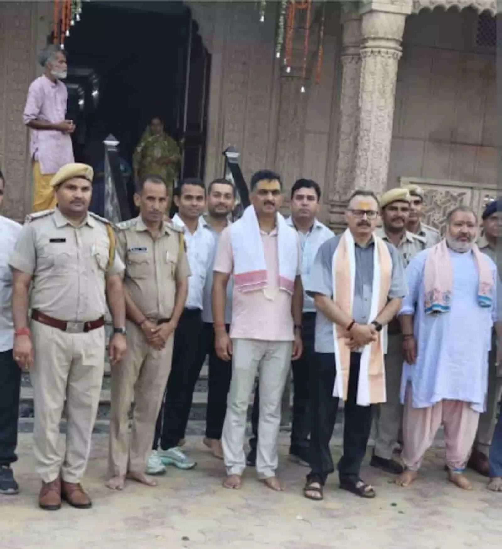 डीजीपी राजीव शर्मा ने की गोवर्धन की परिक्रमा, प्रदेश में शांति व ...