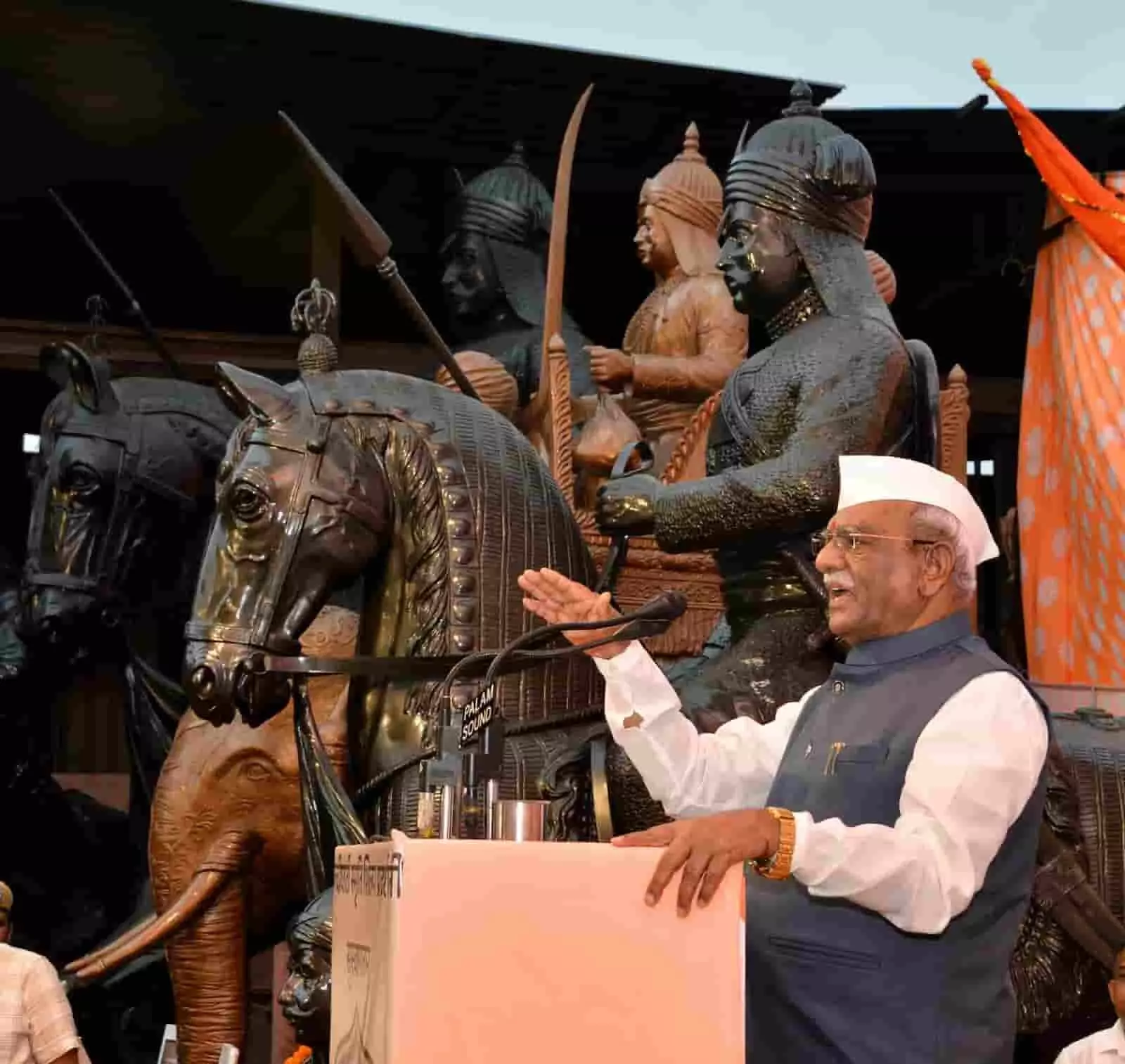 हल्दीघाटी के शौर्य को जीवंत करती शिल्प प्रदर्शनी का राज्यपाल बागडे ने ...